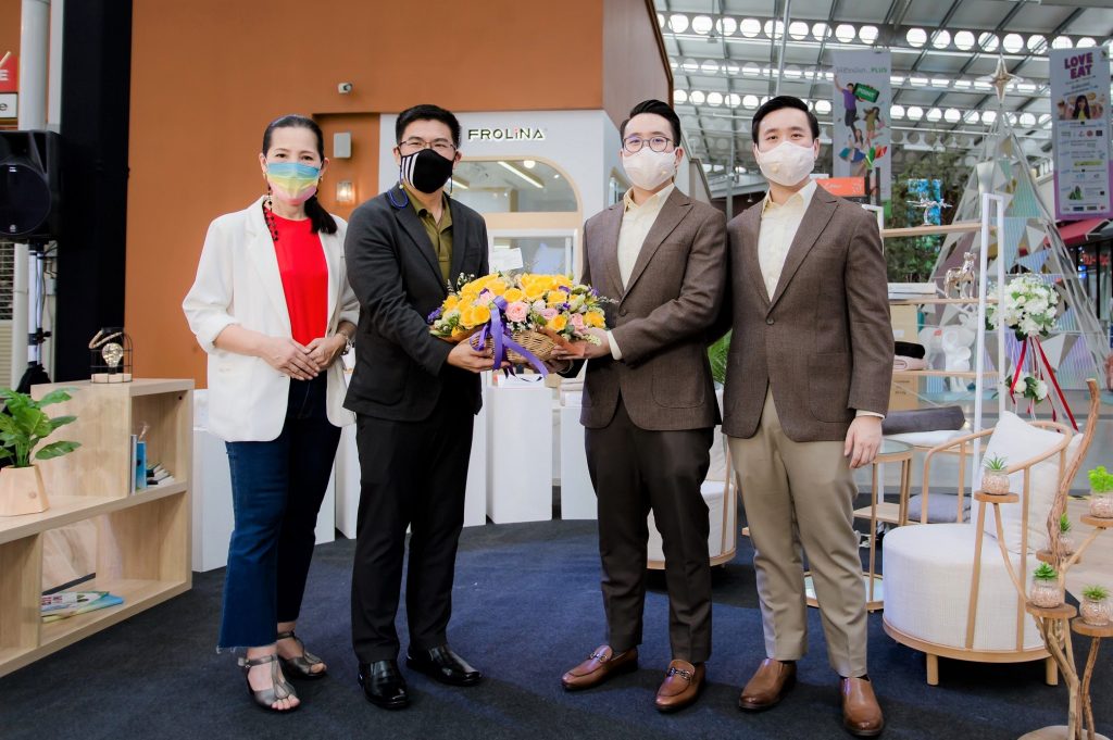 ผู้บริหารเอ็ม บี เค แสดงความยินดี Frolina (ฟรอลิน่า) เปิดสาขาใหม่ เดอะ ...