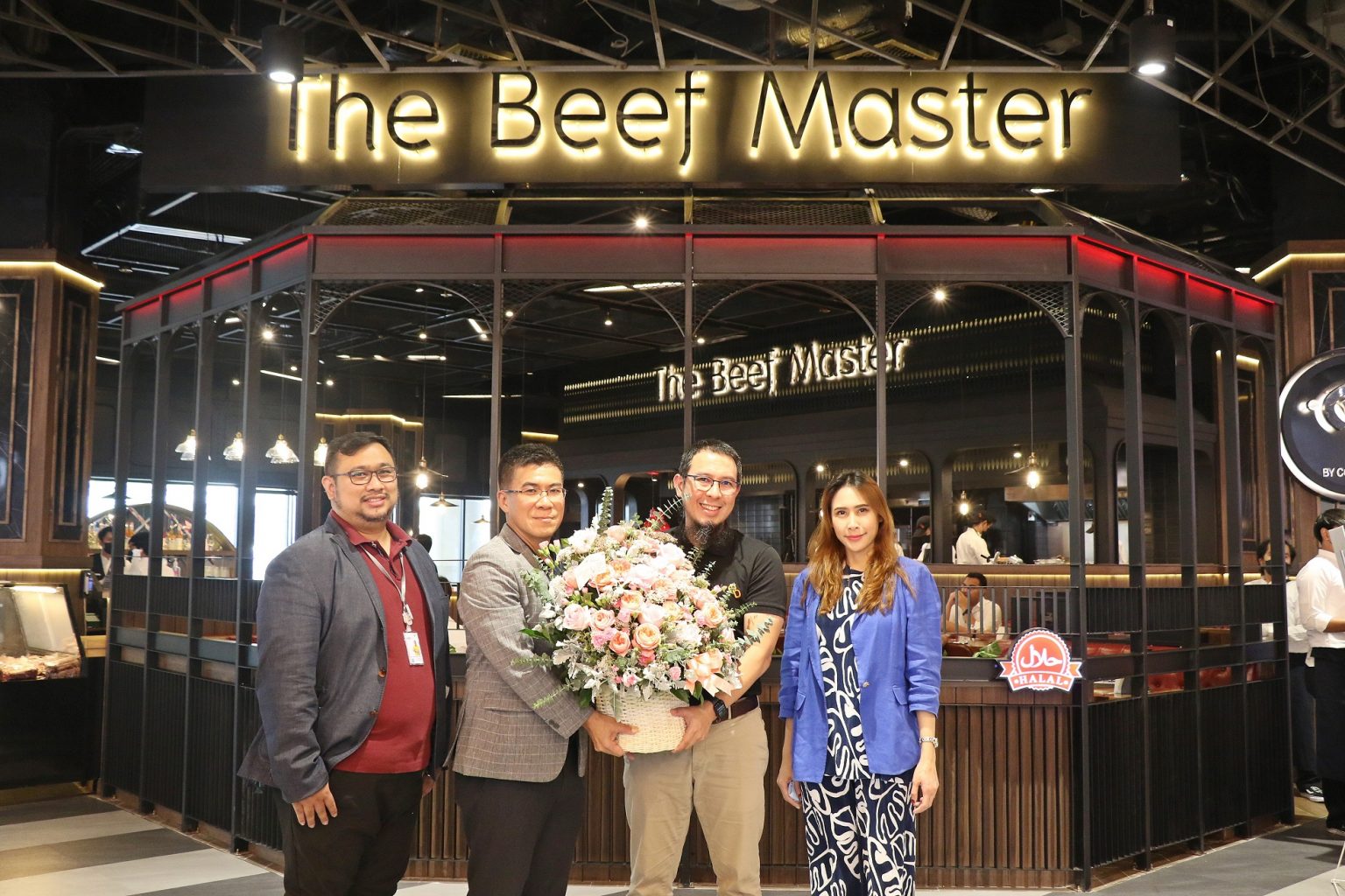 เอ็ม บี เค เซ็นเตอร์ มอบดอกไม้แสดงความยินดี The Beef Master เปิดตัวร้านใหม่ โฉมใหม่ ชั้น G โซน A ...