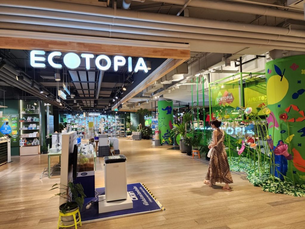 มองหาของขวัญแบบฉลาดซื้อ และเป็นมิตรต่อโลก ที่ “Ecotopia” ศูนย์รวมสินค้าอีโค่ ณ ชั้น 3 ...