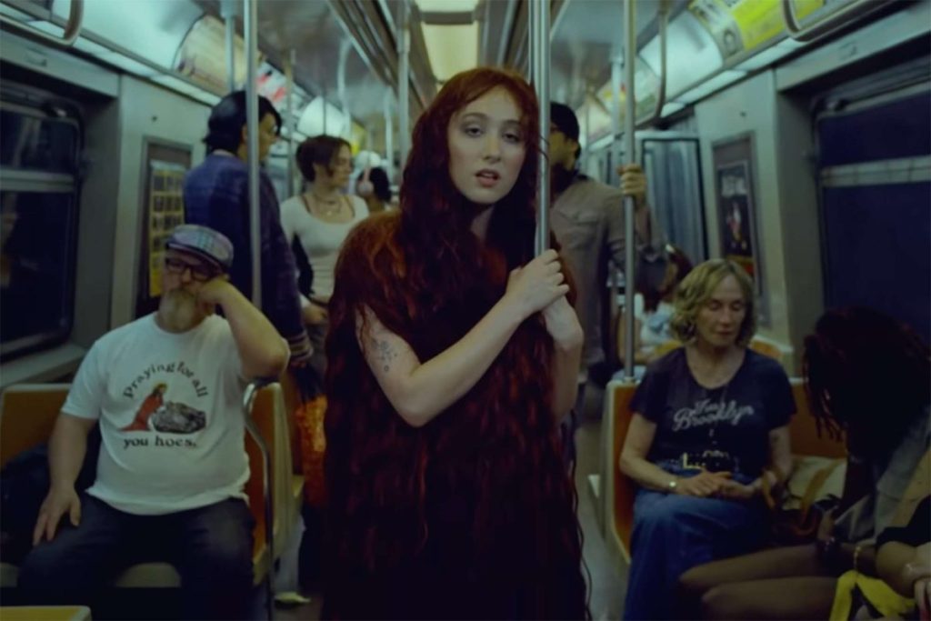 Chappell Roan ส่งเพลงป็อปที่ทุกคนรอคอย “The Subway” คว้าอันดับ 1 Global ...